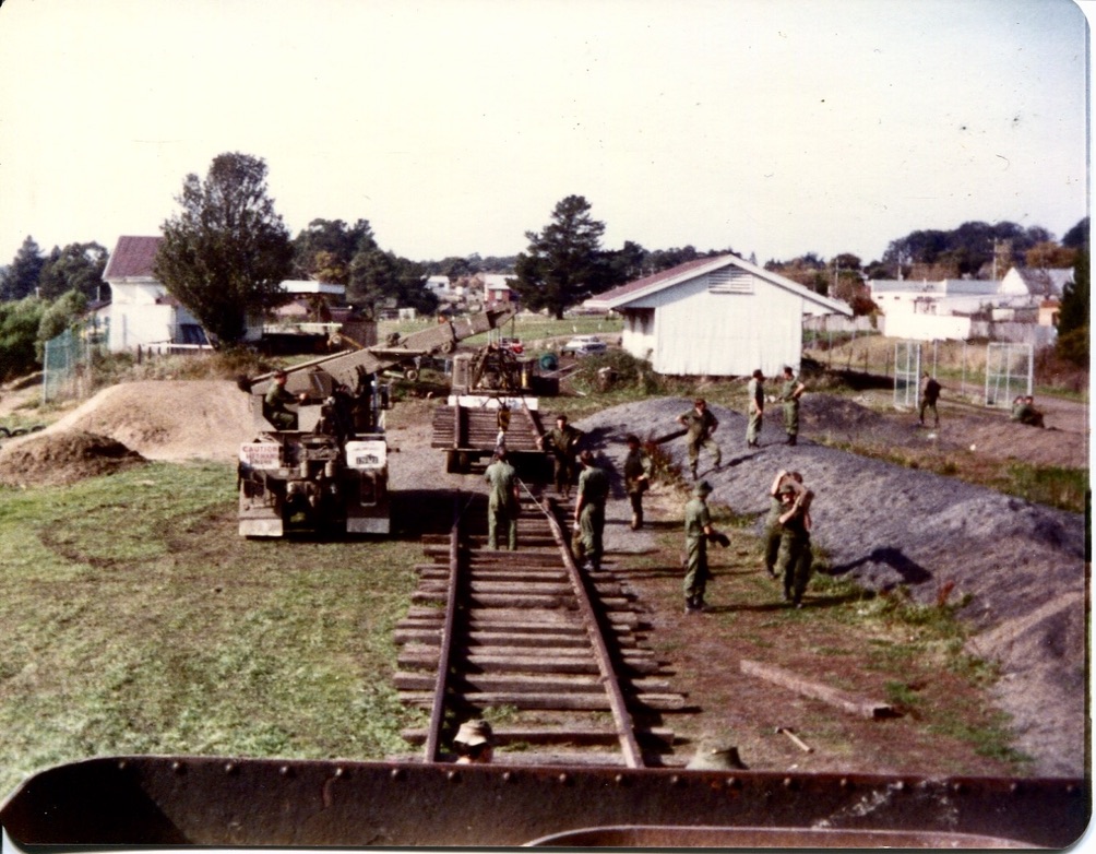 38 Field Squadron RAE and 2 Recovery Company RAEME help in relocating a ...